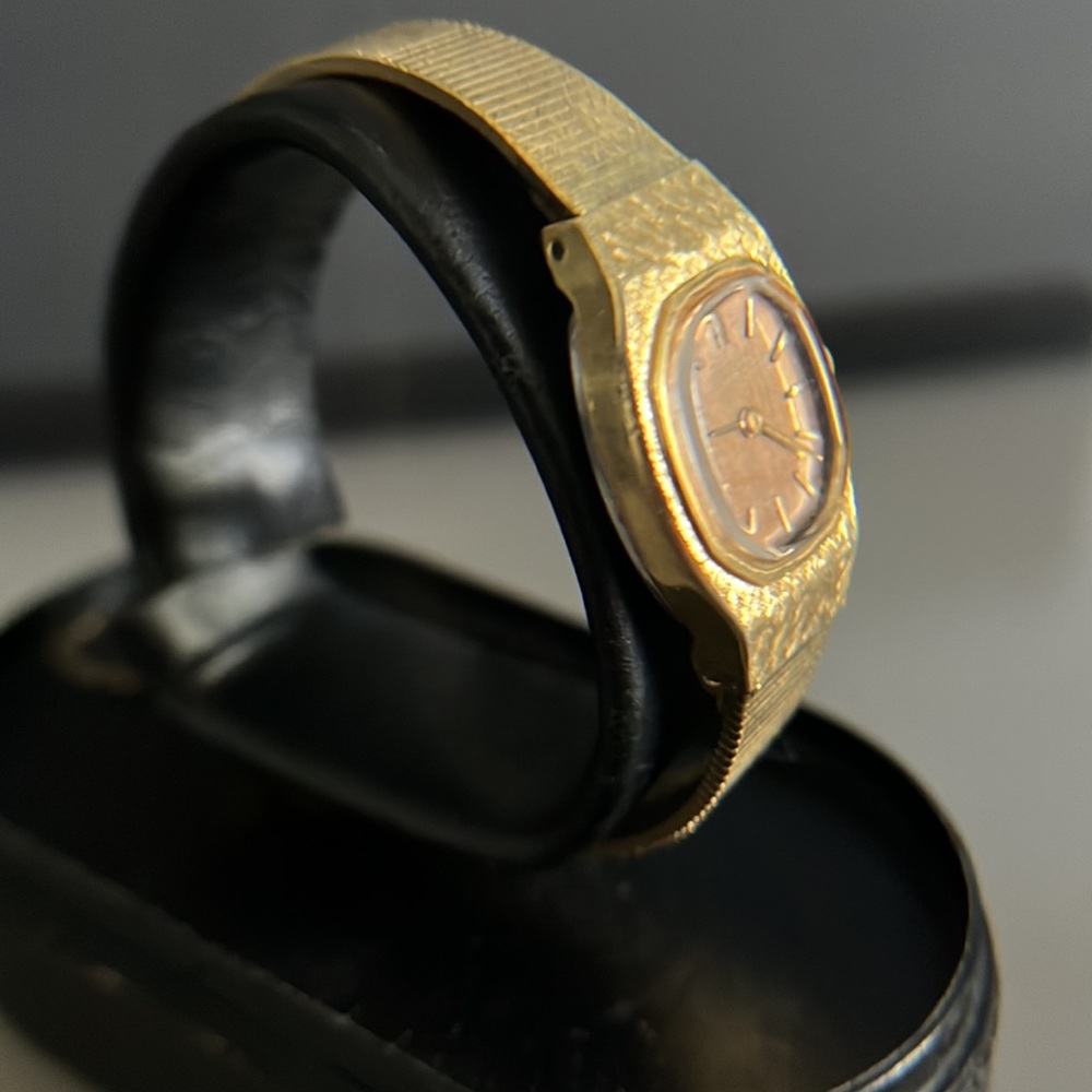 Seiko Quartz Gold Tone Vintage Ladies Watch - Gem